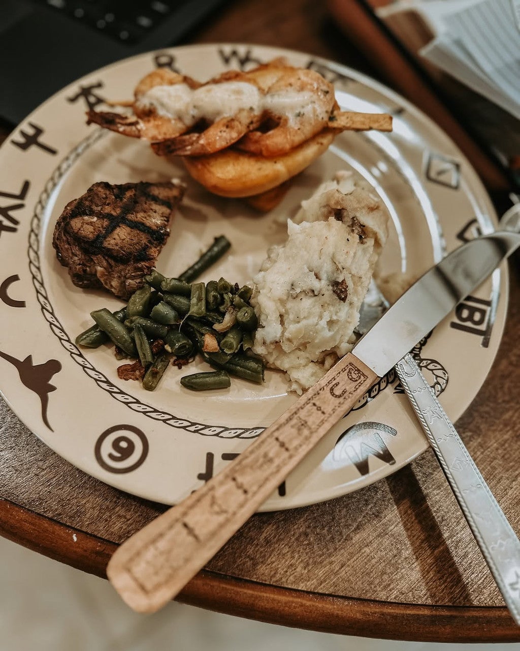 Branded Dinnerware Set (16 pcs) | Lone Star Western Decor